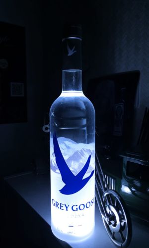 Vodka Grey Goose Night Vision (Con Luz) 70CL – Supercaro